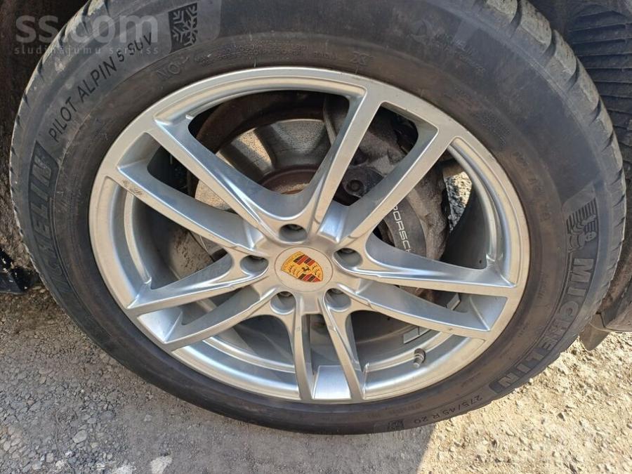 Melns Porsche Cayenne 2012 Rīga, ar dzinēja tilpumu 3.00 L un nobraukumu 279 tūkst. km par 16900 €, foto 17 vietnē AUTOMOTO.COM.LV