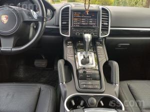 Melns Porsche Cayenne 2012 Rīga, ar dzinēja tilpumu 3.00 L un nobraukumu 279 tūkst. km par 16900 €, foto 19 vietnē AUTOMOTO.COM.LV