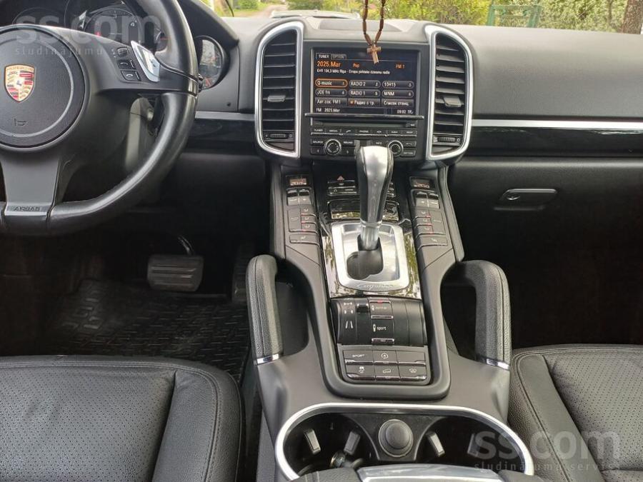 Melns Porsche Cayenne 2012 Rīga, ar dzinēja tilpumu 3.00 L un nobraukumu 279 tūkst. km par 16900 €, foto 19 vietnē AUTOMOTO.COM.LV