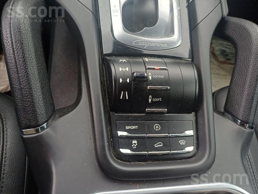 Melns Porsche Cayenne 2012 Rīga, ar dzinēja tilpumu 3.00 L un nobraukumu 279 tūkst. km par 16900 €, foto 29 vietnē AUTOMOTO.COM.LV