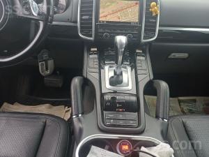 Melns Porsche Cayenne 2012 Rīga, ar dzinēja tilpumu 3.00 L un nobraukumu 279 tūkst. km par 16900 €, foto 30 vietnē AUTOMOTO.COM.LV