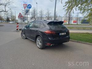 Melns Porsche Cayenne 2012 Rīga, ar dzinēja tilpumu 3.00 L un nobraukumu 279 tūkst. km par 16900 €, foto 36 vietnē AUTOMOTO.COM.LV