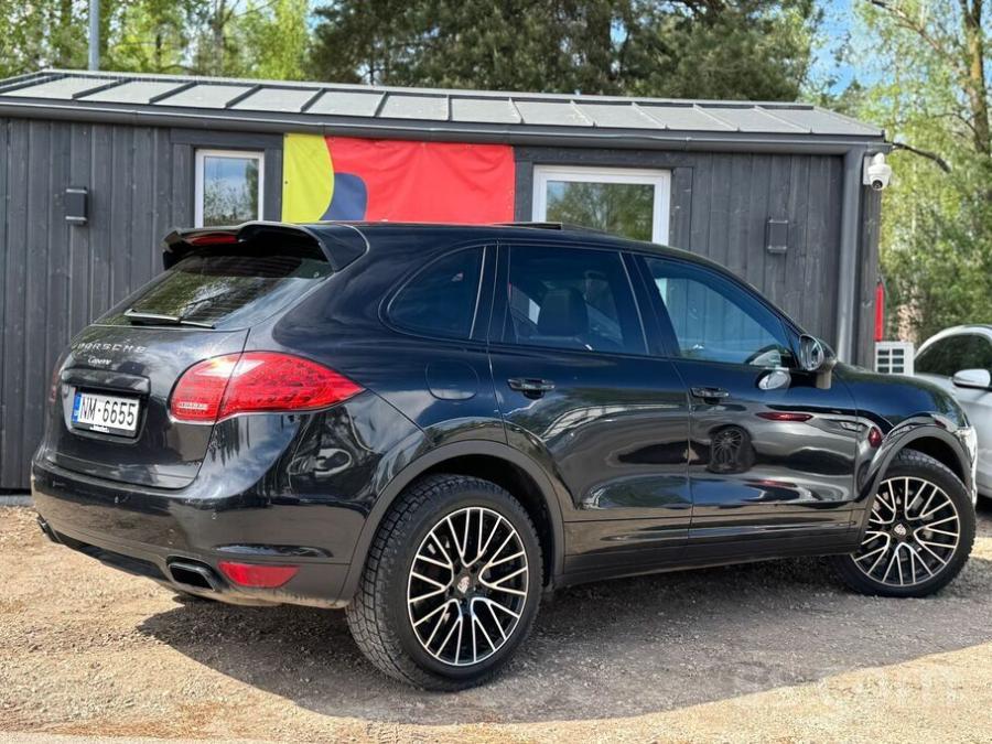 Melns Porsche Cayenne 2012 Rīga, ar dzinēja tilpumu 3.00 L un nobraukumu 363 tūkst. km par 15500 €, foto 6 vietnē AUTOMOTO.COM.LV
