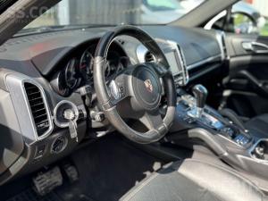 Melns Porsche Cayenne 2012 Rīga, ar dzinēja tilpumu 3.00 L un nobraukumu 363 tūkst. km par 15500 €, foto 8 vietnē AUTOMOTO.COM.LV