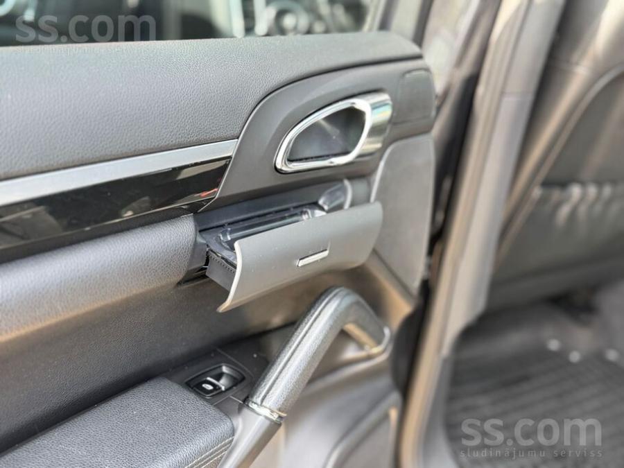 Melns Porsche Cayenne 2012 Rīga, ar dzinēja tilpumu 3.00 L un nobraukumu 363 tūkst. km par 15500 €, foto 10 vietnē AUTOMOTO.COM.LV