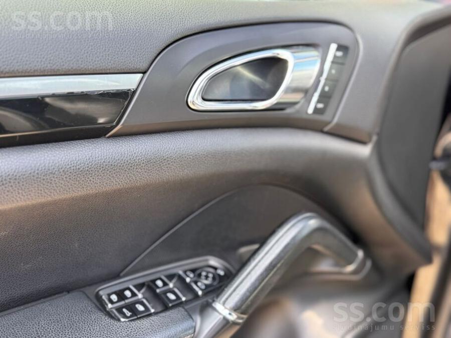 Melns Porsche Cayenne 2012 Rīga, ar dzinēja tilpumu 3.00 L un nobraukumu 363 tūkst. km par 15500 €, foto 11 vietnē AUTOMOTO.COM.LV