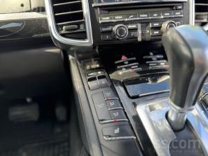 Melns Porsche Cayenne 2012 Rīga, ar dzinēja tilpumu 3.00 L un nobraukumu 363 tūkst. km par 15500 €, foto 15 vietnē AUTOMOTO.COM.LV
