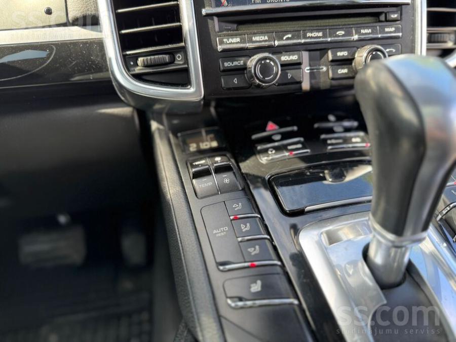 Melns Porsche Cayenne 2012 Rīga, ar dzinēja tilpumu 3.00 L un nobraukumu 363 tūkst. km par 15500 €, foto 15 vietnē AUTOMOTO.COM.LV