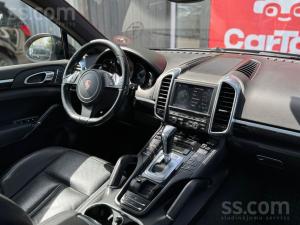 Melns Porsche Cayenne 2012 Rīga, ar dzinēja tilpumu 3.00 L un nobraukumu 363 tūkst. km par 15500 €, foto 19 vietnē AUTOMOTO.COM.LV
