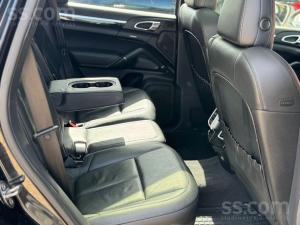 Melns Porsche Cayenne 2012 Rīga, ar dzinēja tilpumu 3.00 L un nobraukumu 363 tūkst. km par 15500 €, foto 20 vietnē AUTOMOTO.COM.LV