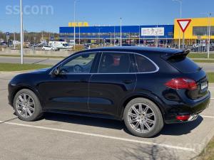 Black Porsche Cayenne 2012 in Riga, with an engine capacity of 3.00 L and mileage of 273 thousand km for 18200 €, photo 3 on AUTOMOTO.COM.LV