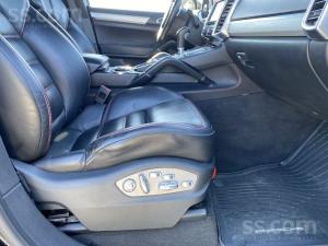Black Porsche Cayenne 2012 in Riga, with an engine capacity of 3.00 L and mileage of 273 thousand km for 18200 €, photo 6 on AUTOMOTO.COM.LV