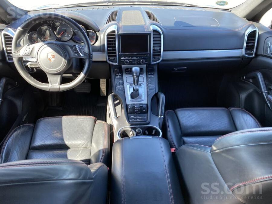 Black Porsche Cayenne 2012 in Riga, with an engine capacity of 3.00 L and mileage of 273 thousand km for 18200 €, photo 7 on AUTOMOTO.COM.LV