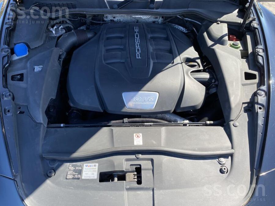 Black Porsche Cayenne 2012 in Riga, with an engine capacity of 3.00 L and mileage of 273 thousand km for 18200 €, photo 10 on AUTOMOTO.COM.LV