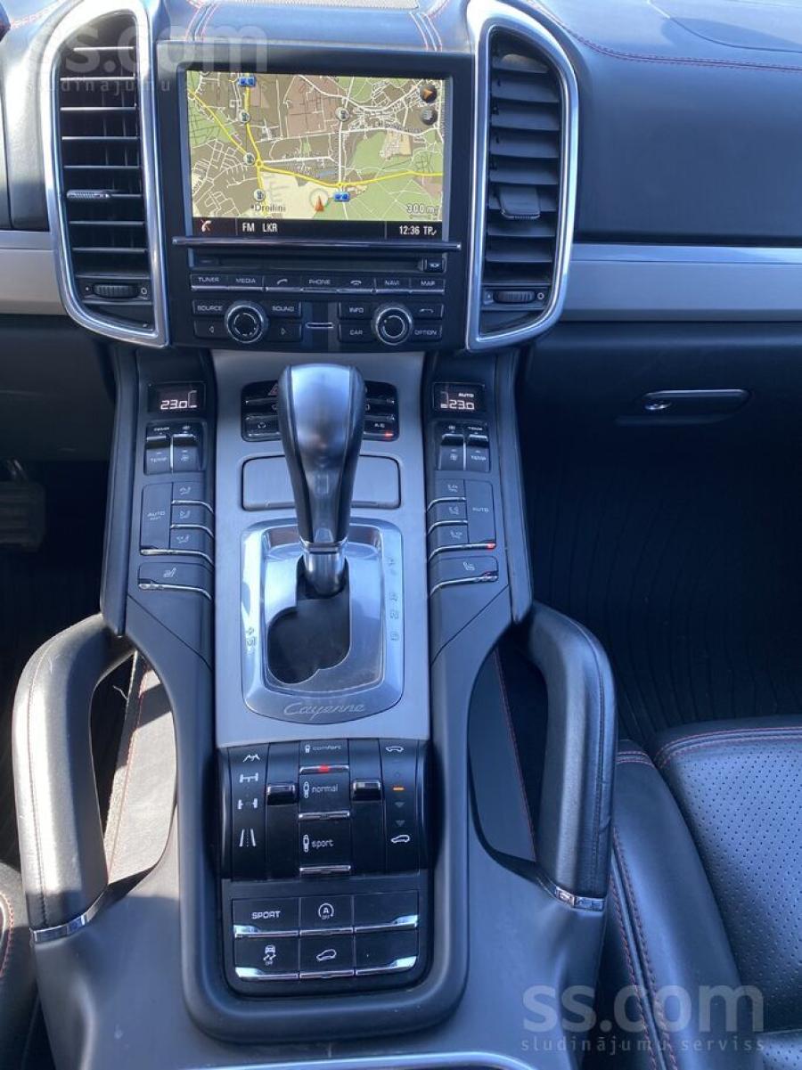 Black Porsche Cayenne 2012 in Riga, with an engine capacity of 3.00 L and mileage of 273 thousand km for 18200 €, photo 11 on AUTOMOTO.COM.LV