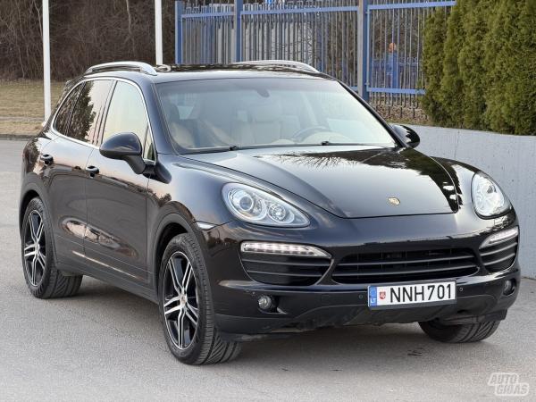 Black Porsche Cayenne 2012 in Vilnius, with an engine capacity of 4.80 L and mileage of 181 thousand km for 15000 €, photo 1 on AUTOMOTO.COM.LV