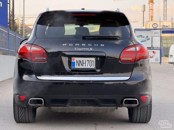 Black Porsche Cayenne 2012 in Vilnius, with an engine capacity of 4.80 L and mileage of 181 thousand km for 15000 €, photo 2 on AUTOMOTO.COM.LV