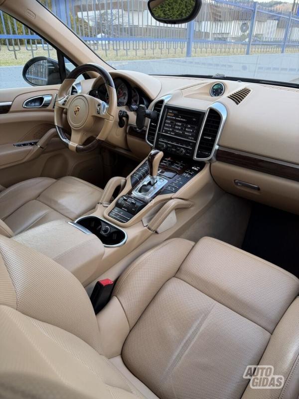 Black Porsche Cayenne 2012 in Vilnius, with an engine capacity of 4.80 L and mileage of 181 thousand km for 15000 €, photo 8 on AUTOMOTO.COM.LV