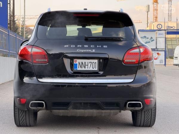 Melns Porsche Cayenne 2012 Viļņa, ar dzinēja tilpumu 4.80 L un nobraukumu 181 tūkst. km par 15000 €, foto 2 vietnē AUTOMOTO.COM.LV