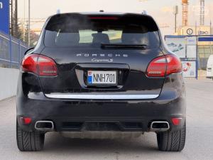 Black Porsche Cayenne 2012 in Vilnius, with an engine capacity of 4.80 L and mileage of 181 thousand km for 15000 €, photo 3 on AUTOMOTO.COM.LV