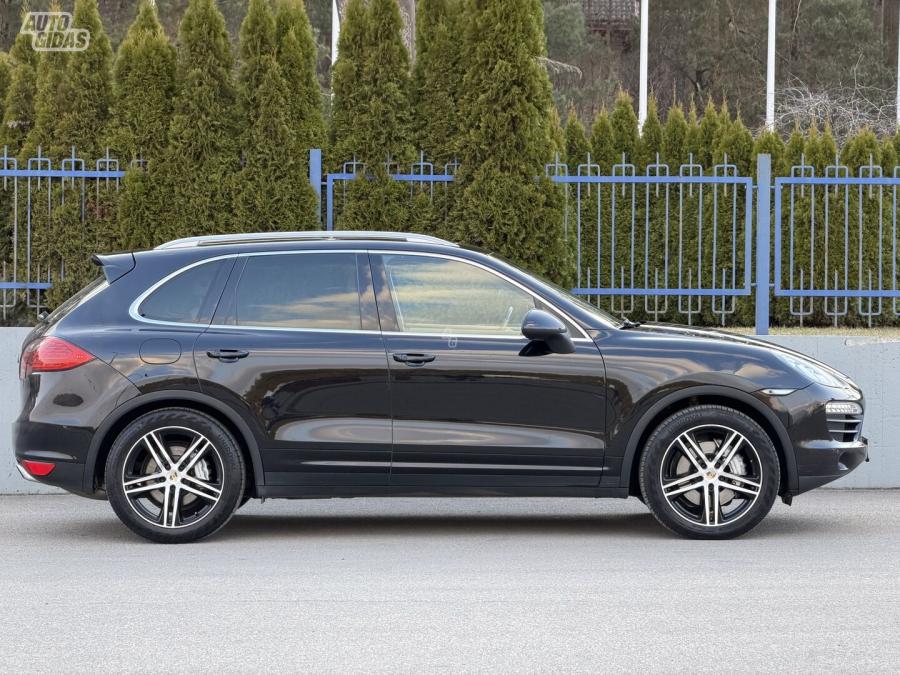 Black Porsche Cayenne 2012 in Vilnius, with an engine capacity of 4.80 L and mileage of 181 thousand km for 15000 €, photo 5 on AUTOMOTO.COM.LV