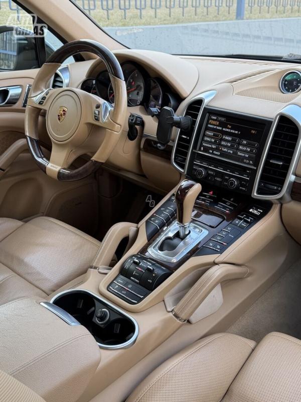 Melns Porsche Cayenne 2012 Viļņa, ar dzinēja tilpumu 4.80 L un nobraukumu 181 tūkst. km par 15000 €, foto 9 vietnē AUTOMOTO.COM.LV