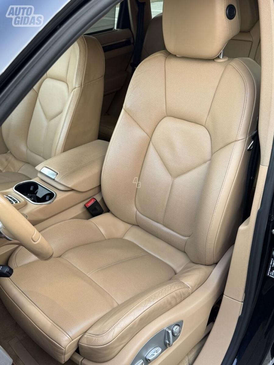 Black Porsche Cayenne 2012 in Vilnius, with an engine capacity of 4.80 L and mileage of 181 thousand km for 15000 €, photo 21 on AUTOMOTO.COM.LV