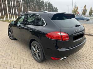Black Porsche Cayenne 2012 in Riga, with an engine capacity of 3.00 L and mileage of 335 thousand km for 14000 €, photo 4 on AUTOMOTO.COM.LV