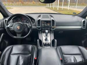 Black Porsche Cayenne 2012 in Riga, with an engine capacity of 3.00 L and mileage of 335 thousand km for 14000 €, photo 6 on AUTOMOTO.COM.LV