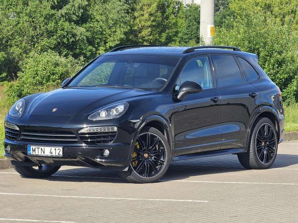 Melns Porsche Cayenne 2012 Viļņa, ar dzinēja tilpumu 2.97 L un nobraukumu 282 tūkst. km par 16500 €, foto 1 vietnē AUTOMOTO.COM.LV