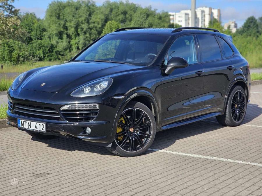 Black Porsche Cayenne 2012 in Vilnius, with an engine capacity of 2.97 L and mileage of 282 thousand km for 16500 €, photo 4 on AUTOMOTO.COM.LV