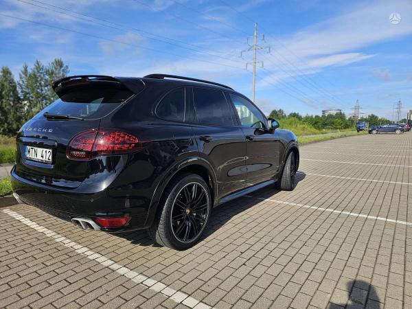Melns Porsche Cayenne 2012 Viļņa, ar dzinēja tilpumu 2.97 L un nobraukumu 282 tūkst. km par 16500 €, foto 5 vietnē AUTOMOTO.COM.LV