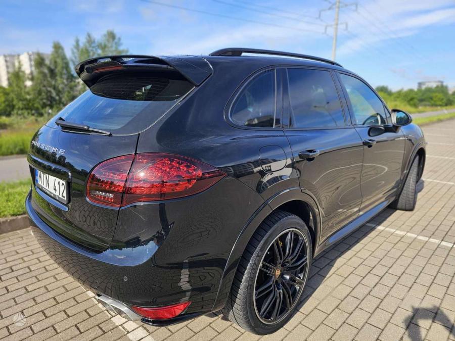 Black Porsche Cayenne 2012 in Vilnius, with an engine capacity of 2.97 L and mileage of 282 thousand km for 16500 €, photo 7 on AUTOMOTO.COM.LV