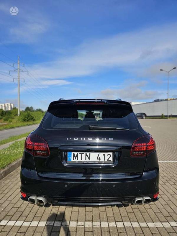 Melns Porsche Cayenne 2012 Viļņa, ar dzinēja tilpumu 2.97 L un nobraukumu 282 tūkst. km par 16500 €, foto 7 vietnē AUTOMOTO.COM.LV