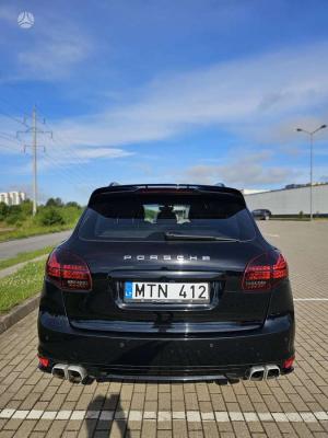 Black Porsche Cayenne 2012 in Vilnius, with an engine capacity of 2.97 L and mileage of 282 thousand km for 16500 €, photo 8 on AUTOMOTO.COM.LV