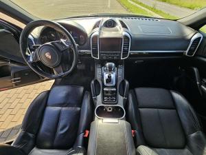 Black Porsche Cayenne 2012 in Vilnius, with an engine capacity of 2.97 L and mileage of 282 thousand km for 16500 €, photo 9 on AUTOMOTO.COM.LV