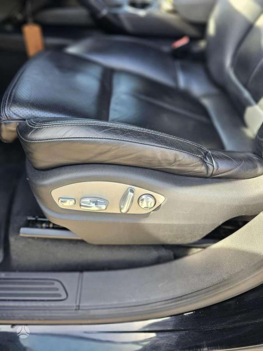 Black Porsche Cayenne 2012 in Vilnius, with an engine capacity of 2.97 L and mileage of 282 thousand km for 16500 €, photo 16 on AUTOMOTO.COM.LV