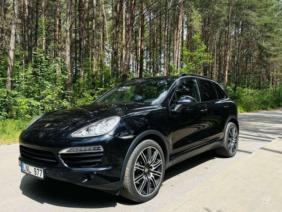 Melns Porsche Cayenne 2012 Viļņa, ar dzinēja tilpumu 3.00 L un nobraukumu 277 tūkst. km par 15700 €, foto 1 vietnē AUTOMOTO.COM.LV