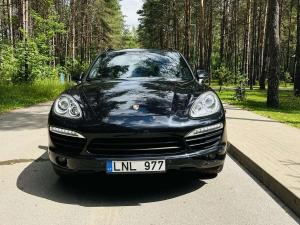 Melns Porsche Cayenne 2012 Viļņa, ar dzinēja tilpumu 3.00 L un nobraukumu 277 tūkst. km par 15700 €, foto 3 vietnē AUTOMOTO.COM.LV