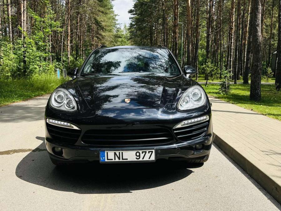 Melns Porsche Cayenne 2012 Viļņa, ar dzinēja tilpumu 3.00 L un nobraukumu 277 tūkst. km par 15700 €, foto 3 vietnē AUTOMOTO.COM.LV