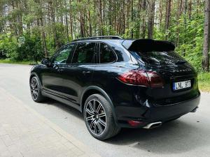 Melns Porsche Cayenne 2012 Viļņa, ar dzinēja tilpumu 3.00 L un nobraukumu 277 tūkst. km par 15700 €, foto 6 vietnē AUTOMOTO.COM.LV