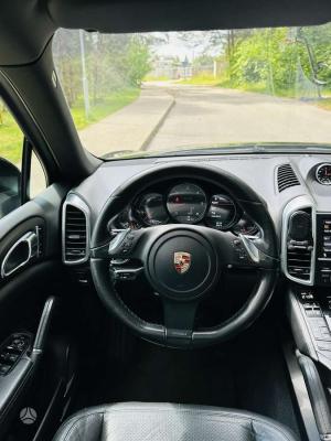 Melns Porsche Cayenne 2012 Viļņa, ar dzinēja tilpumu 3.00 L un nobraukumu 277 tūkst. km par 15700 €, foto 12 vietnē AUTOMOTO.COM.LV