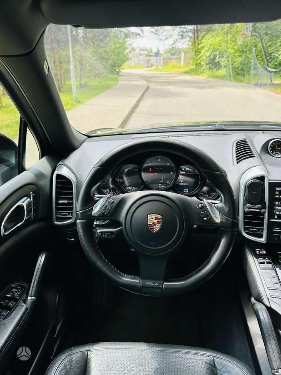 Melns Porsche Cayenne 2012 Viļņa, ar dzinēja tilpumu 3.00 L un nobraukumu 277 tūkst. km par 15700 €, foto 12 vietnē AUTOMOTO.COM.LV