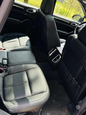 Melns Porsche Cayenne 2012 Viļņa, ar dzinēja tilpumu 3.00 L un nobraukumu 277 tūkst. km par 15700 €, foto 15 vietnē AUTOMOTO.COM.LV