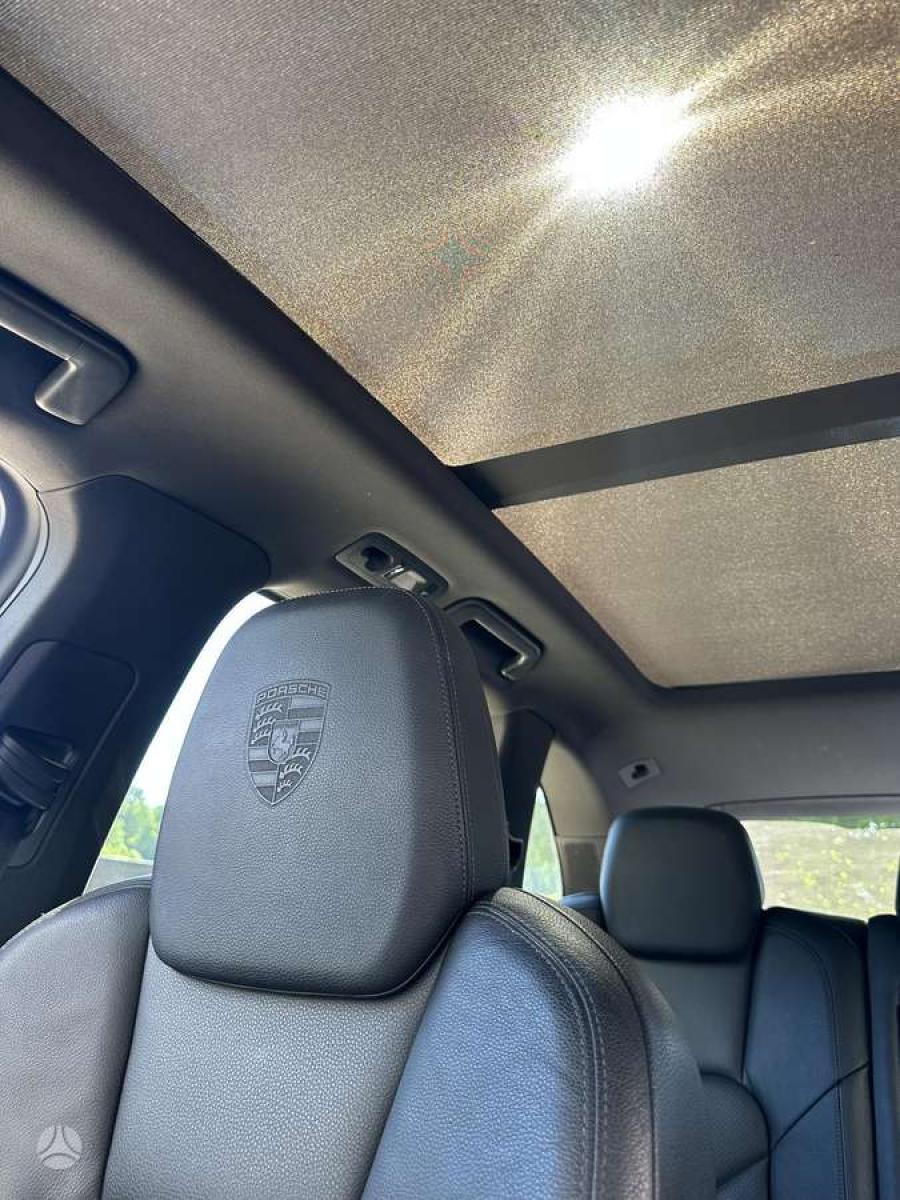 Melns Porsche Cayenne 2012 Viļņa, ar dzinēja tilpumu 3.00 L un nobraukumu 277 tūkst. km par 15700 €, foto 19 vietnē AUTOMOTO.COM.LV