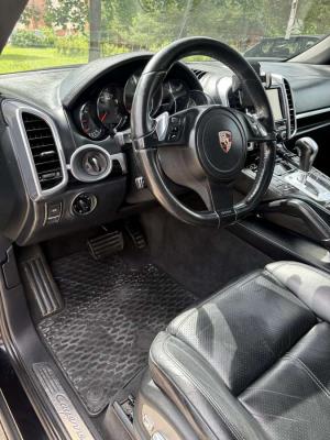 Black Porsche Cayenne 2012 in Vilnius, with an engine capacity of 2.97 L and mileage of 325 thousand km for 14950 €, photo 12 on AUTOMOTO.COM.LV