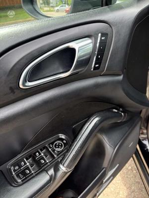 Black Porsche Cayenne 2012 in Vilnius, with an engine capacity of 2.97 L and mileage of 325 thousand km for 14950 €, photo 17 on AUTOMOTO.COM.LV