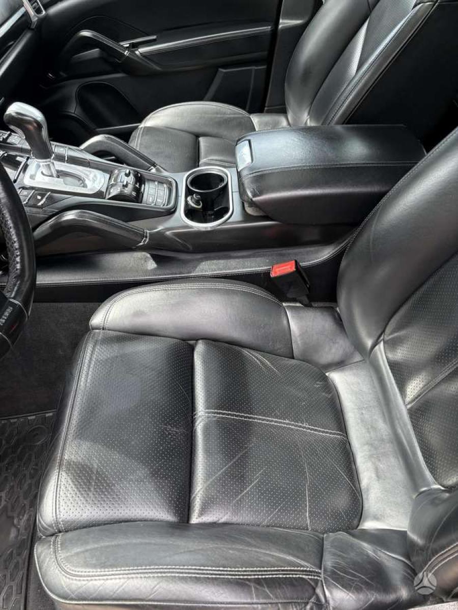 Black Porsche Cayenne 2012 in Vilnius, with an engine capacity of 2.97 L and mileage of 325 thousand km for 14950 €, photo 18 on AUTOMOTO.COM.LV