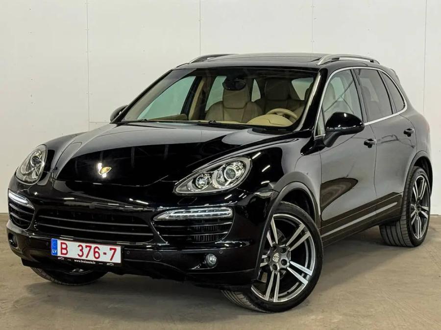 Black Porsche Cayenne 2012 in Jurmala, with an engine capacity of 3.00 L and mileage of 330 thousand km for 14995 €, photo 1 on AUTOMOTO.COM.LV