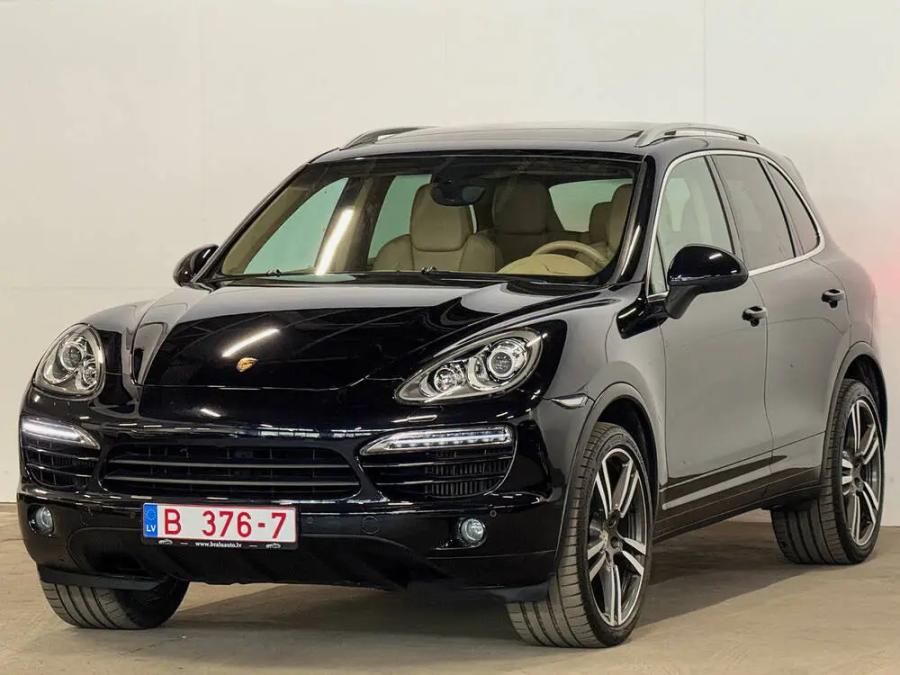 Black Porsche Cayenne 2012 in Jurmala, with an engine capacity of 3.00 L and mileage of 330 thousand km for 14995 €, photo 3 on AUTOMOTO.COM.LV